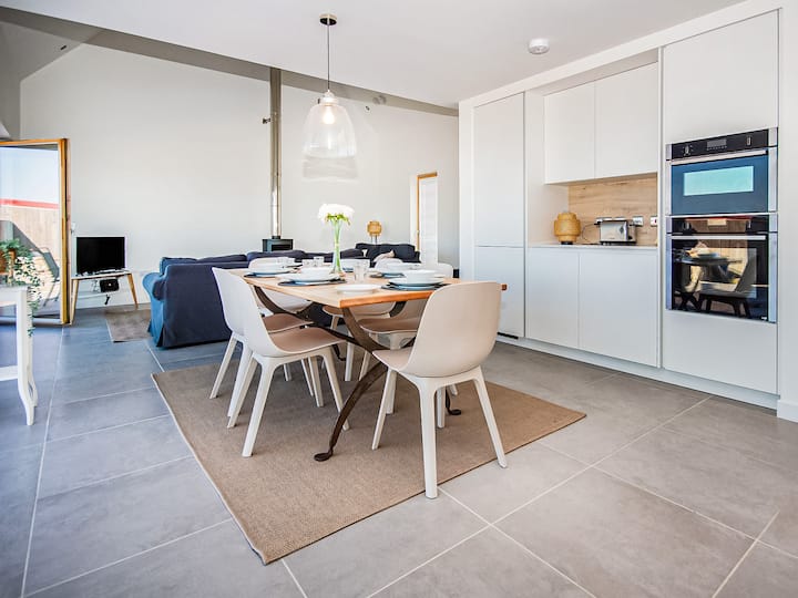 Y Bwthyn - Loch Glass