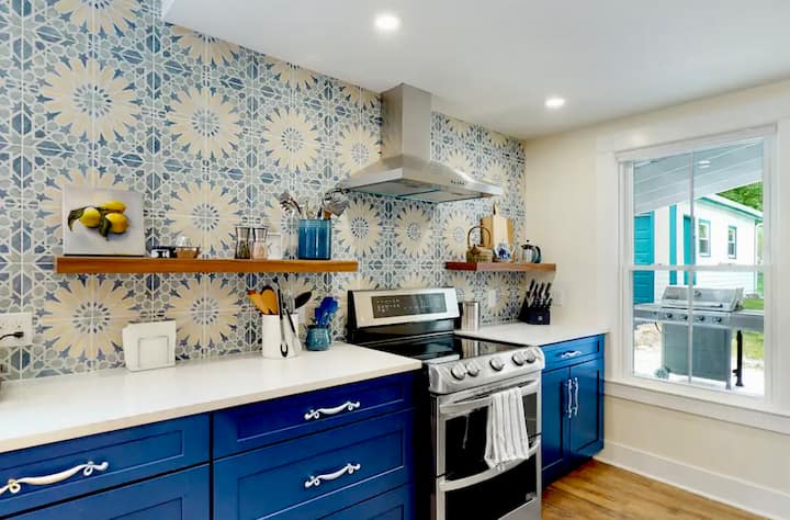 Lone Pine Cottage Maine - Chef’s Kitchen - Bath, ME
