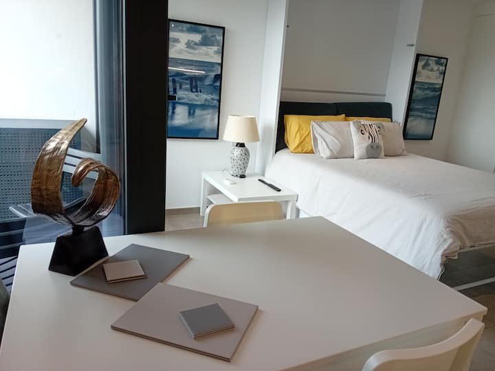 Stunning, Modern Apartment With Balcony - Gibraltar