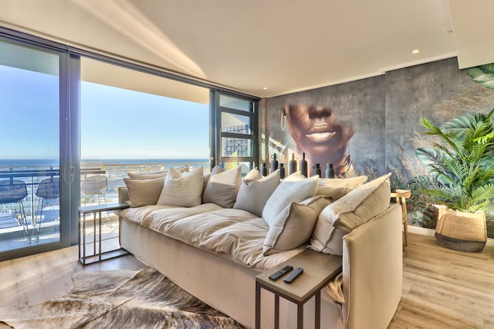 2 Bed Condo  With Ocean Views & Pool Deck - Cape Town