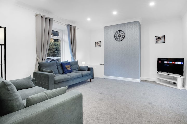 Dean St Retreat: Cosy Urban Escape, Sleeps 5! - Hexham