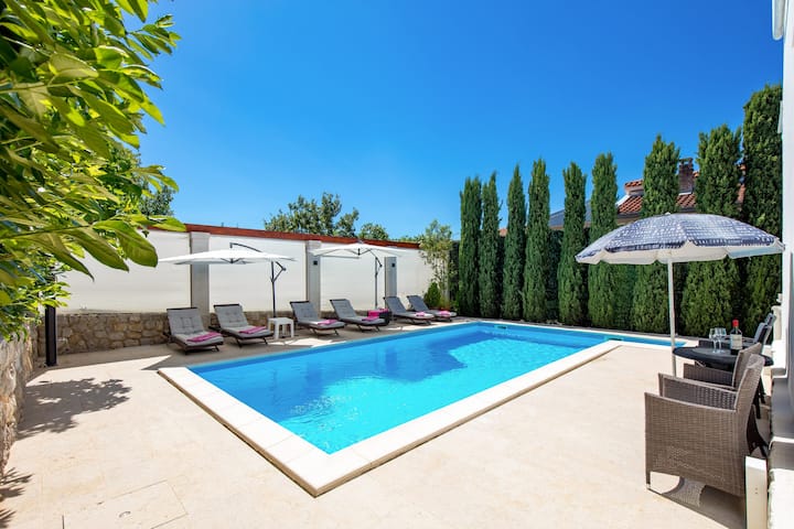 Family House Rose With Pool - Happy Rentals - Krk
