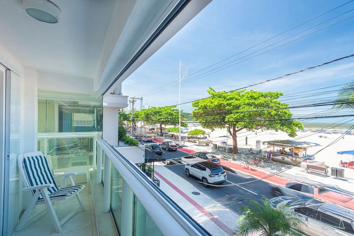 Grja011- Frente Ao Mar | Localização Ideal Com 3q - Balneário Camboriú