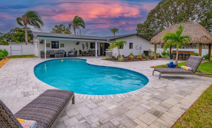 Pet-friendly 3-bed Home W/ Heated Pool & Tiki Bar - Bonita Springs, FL
