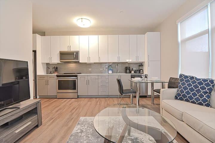 Elegant 1br | Harbor & Iconic Boston Skyline Views - Boston, MA