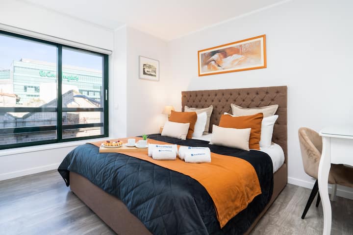 Hostwise - Elegant Flat W/ Balcony | Ace Location - Vila Nova de Gaia