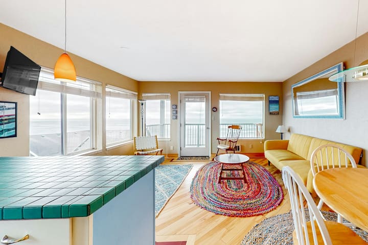 Oceanfront 1br With Corner View & Beach Access - Newport, OR