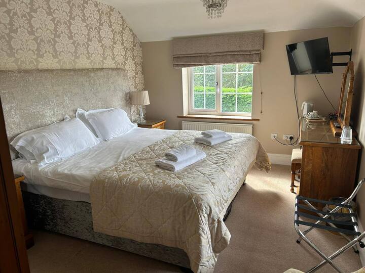 Large-double Room-king-ensuite With Bath - Ripon