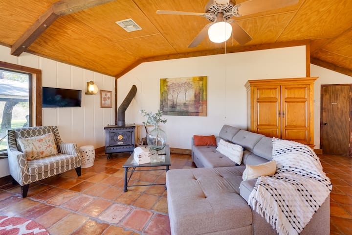 Quiet Bandera Country Home W/ Medina River Access! - Bandera, TX