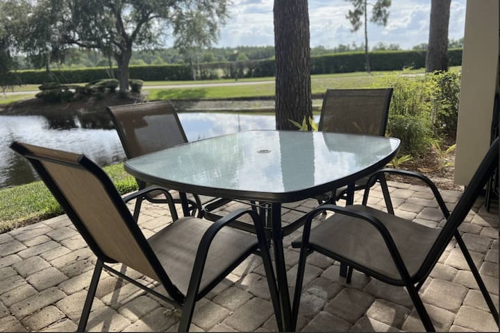 Waterfront Escape - Luxury Condo With Lake Views - Wesley Chapel