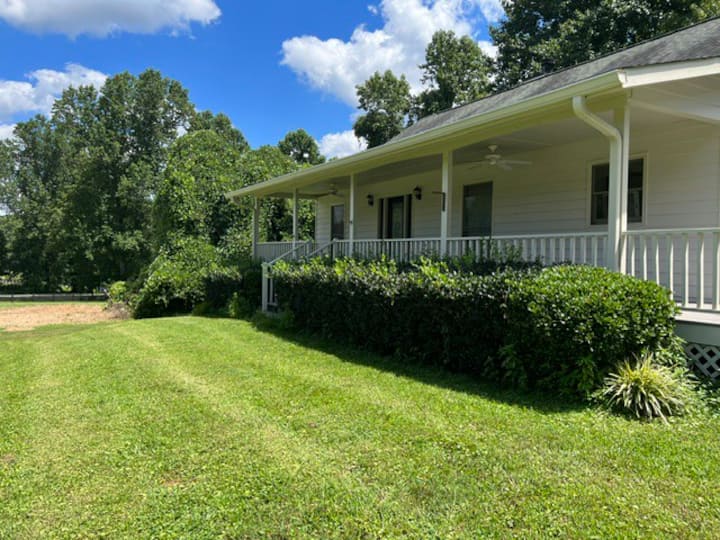 Yonah Mountain Vineyards' Maple Cottage - Cleveland, GA