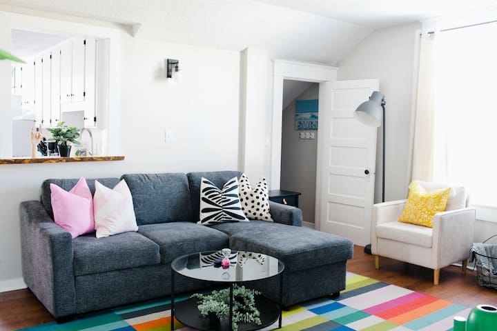 Elegant 2br Retreat | Cozy & High-speed Wifi - Pensacola, FL