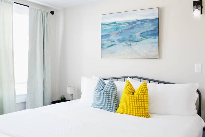 Elegant 2br Retreat | Cozy & High-speed Wifi - Gulf Breeze, FL