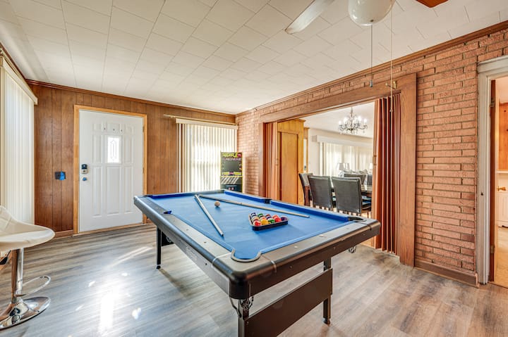 Spacious Lexington Abode W/ Pool Table & Fireplace - Lexington, NC