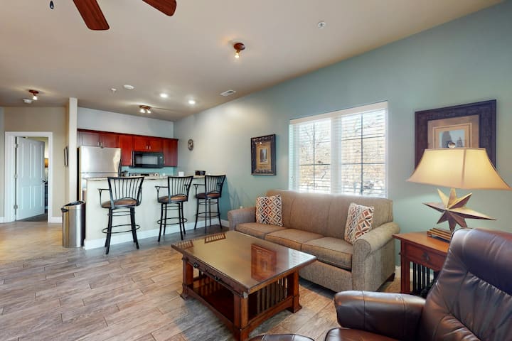 1br At Delton Grand With Lake Views, Beach, Pools - Lake Delton, WI