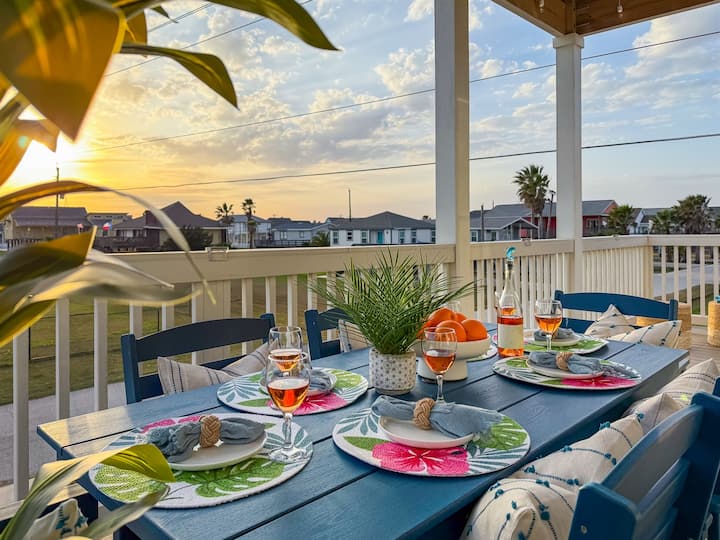 Hot Tub | Beach View | Pet Friendly | 2 King Suite - Jamaica Beach, TX
