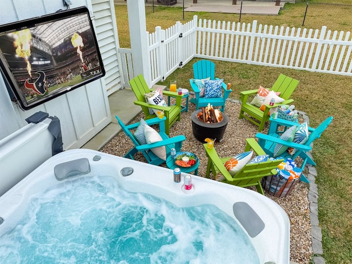Hot Tub | Beach View | Pet Friendly | 2 King Suite - Jamaica Beach, TX