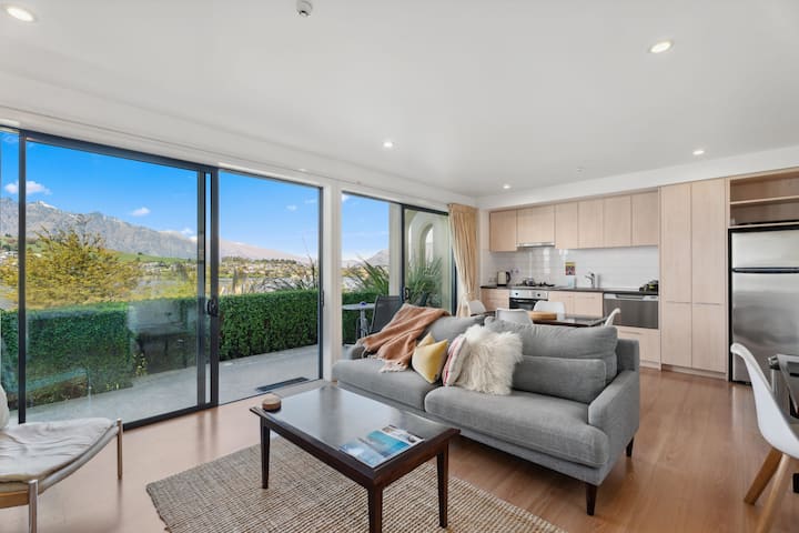 Villa Del Lago Lakefront 1 Bedroom Suite - Queenstown