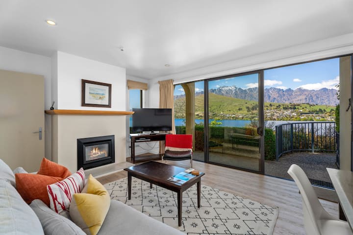Villa Del Lago Corner 1 Bedroom Lakeview Suite - Queenstown, New Zealand