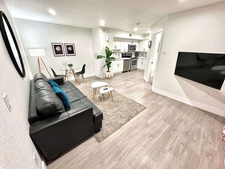 Lux 1br Condo Near Strip, Unlv, And Convention Ctr - Resorts World Las Vegas