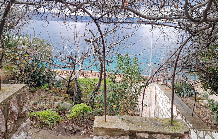2 Bedroom Cozy Apartment In Novi Vinodolski - Novi Vinodolski