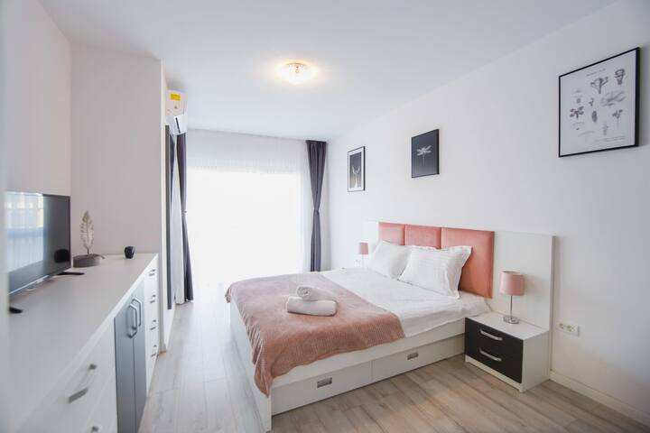 Pinky Black Escape - Oradea