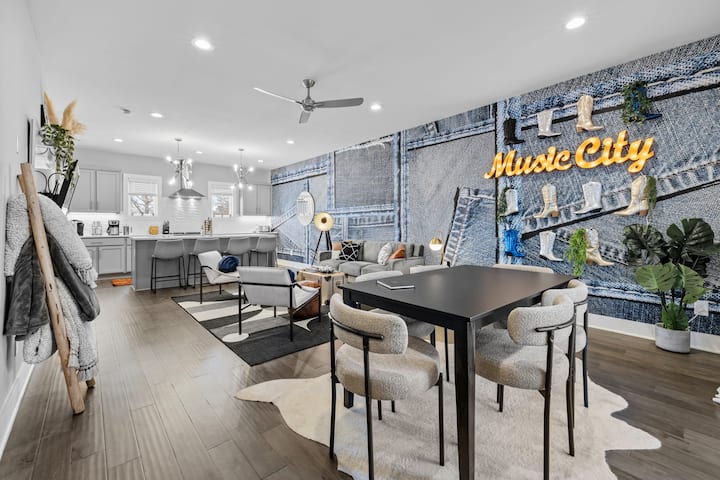 5 Mins To Dt! Gameroom~ Balcony~ Karaoke~sleeps 10 - Nashville, TN