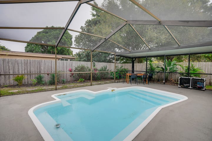 Fully Remodeled St Petersburg Home W/ Private Pool - Pinellas Park