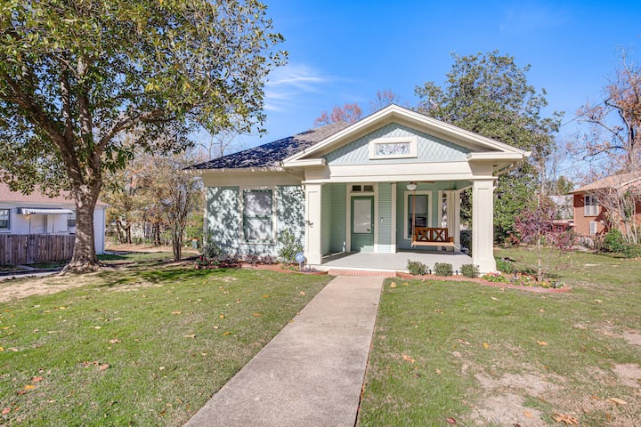 2 Mi To Tyler Rose Garden: Vibrant Apartment! - タイラー, TX