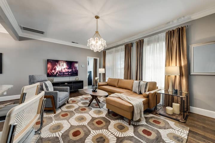 Relaxed Swiss Ave 1br W/ Big Private Balcony - Dallas, TX