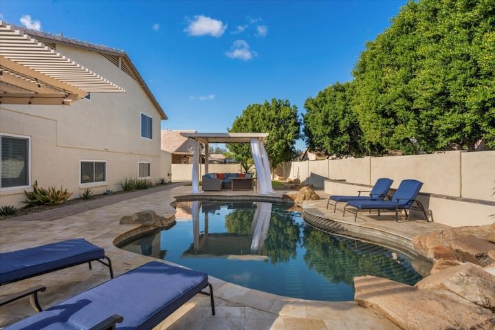 6 Bedroom | Pool In Peoria Phoenix| Sleeps 16 Plus - Peoria, AZ