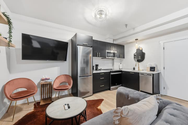Cozy Apt In Central Halifax With Private Entrance - Halifax, NS, Canada