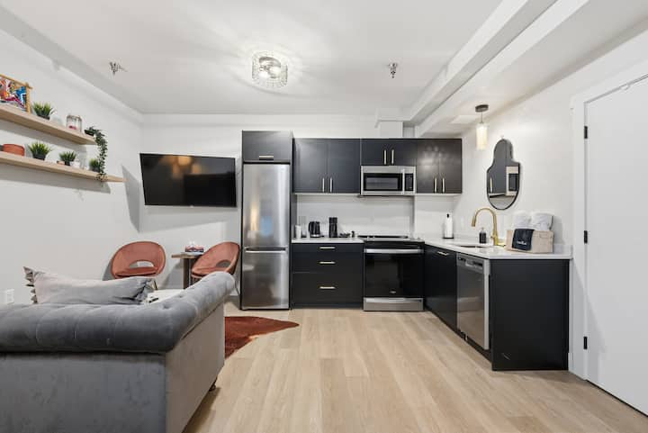 Cozy Apt In Central Halifax With Private Entrance - 哈利法克斯