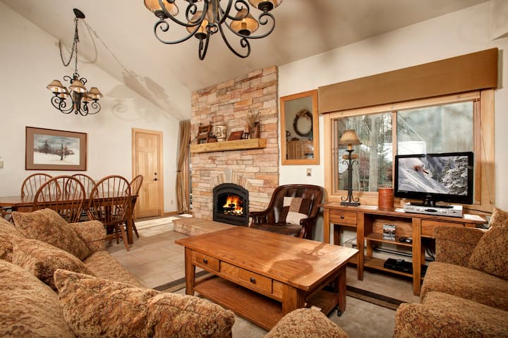 Luxury Condo For Groups With Fireplace - Dillon, CO