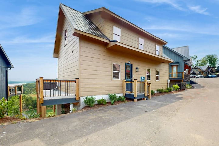 Lake-view Home | Hot Tub | Free Attraction Tickets - Douglas Lake, TN