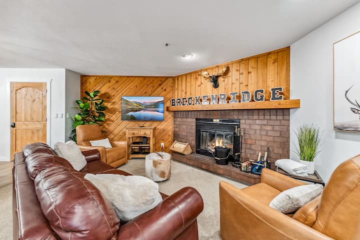 Newly Renovated Downtown Condo - Steps To Slopes - Breckenridge, CO