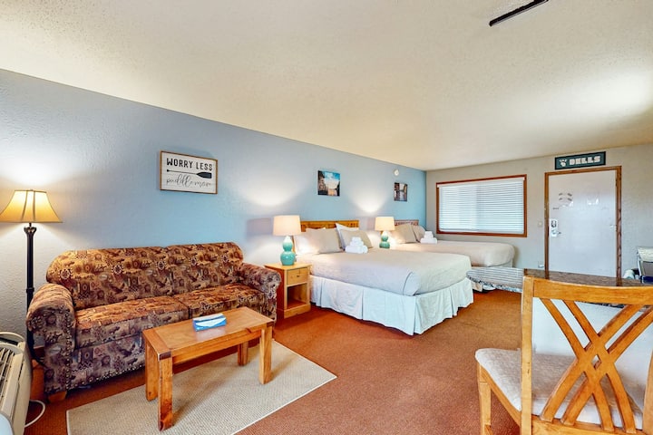 Golf-adjacent Condo With Balcony - Wisconsin Dells, WI