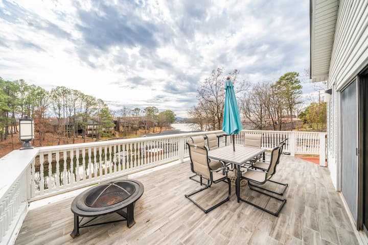 Pet-friendly Lake Escape W/ Firepit & Deck Views! - Bismarck, AR