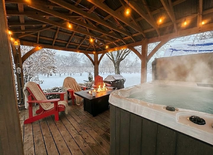 Orchard House | Orchard Views | Hot Tub & Sauna - Niagara-on-the-Lake