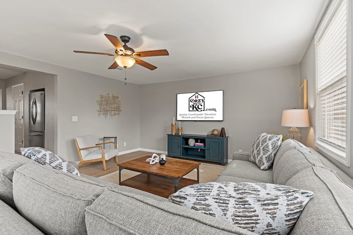 Sunstone Ranch - Ranch Home + Pet Friendly - Overland Park, KS