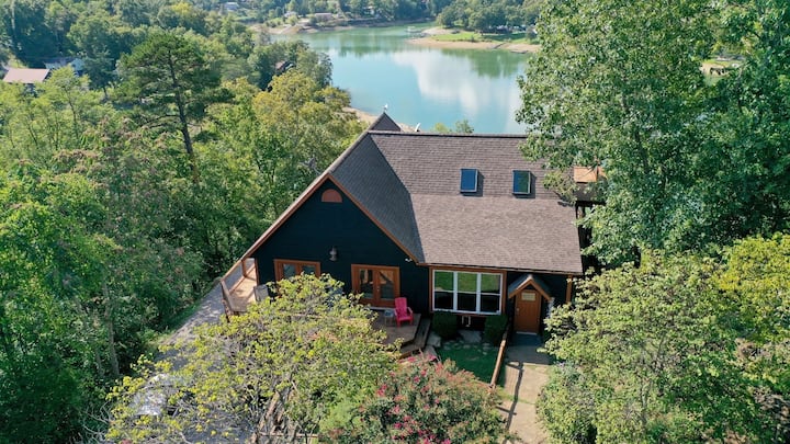 Secluded Lakefront: Dock| Hot Tub| Firepit| Kayaks - Dandridge, TN