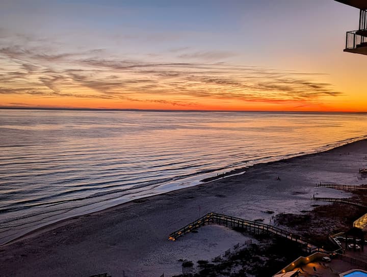 Beachfront Resort Condo With Pools - 奧蘭治海灘