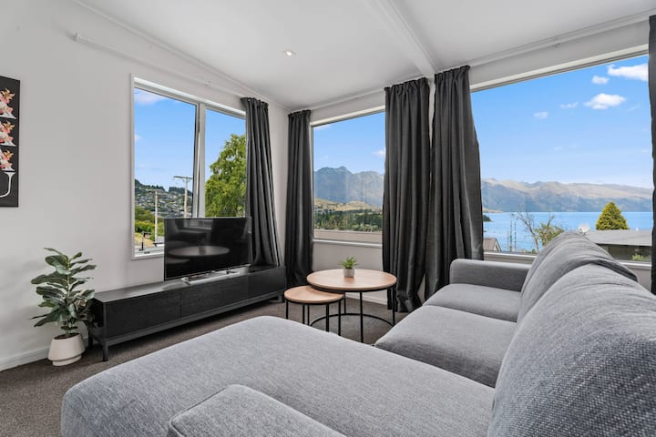 Central 2 Bedroom Apartment Lake Views - Queenstown, New Zealand