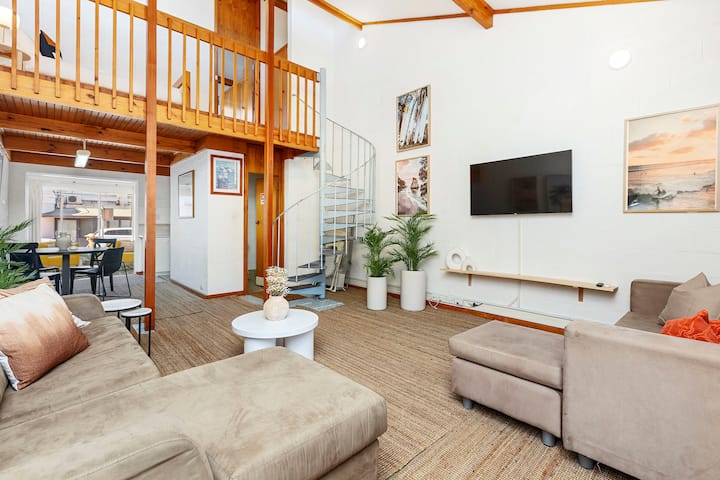 11 Cottesloe - Steps From Beach - Sleeps 3 - Cottesloe