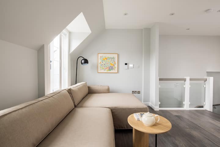 Leicester Sq 1br Duplex - Ac & Lift - Central London