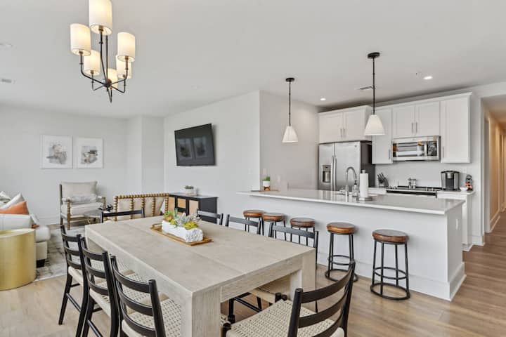 Stylish 4bd Unit Near French Quarter +Pool+hot Tub - New Orleans, LA