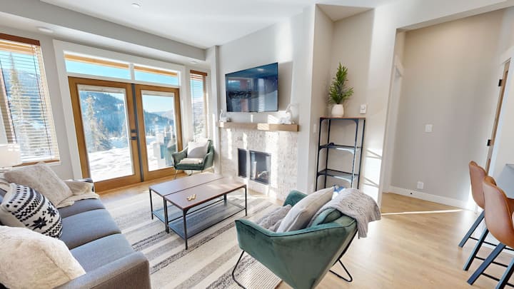 Powder Heights #19- Modern Mountain Retreat - Sun Peaks Resort, BC