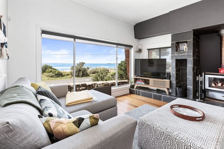 Absolute Beachfront Views - Apollo Bay