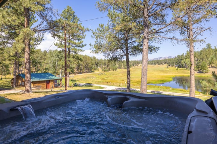 Pondside Lodge: Hottub + Sauna +Firepit +Game Room - Keystone, SD