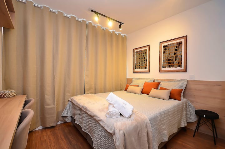 Studio Equipado Com Ac/cama Queen, Piscina E Vaga - Curitiba